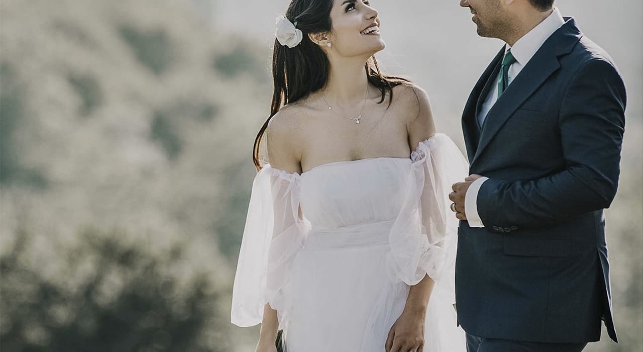 Wedding dress with puffy sleeves - XPof Weddings Art